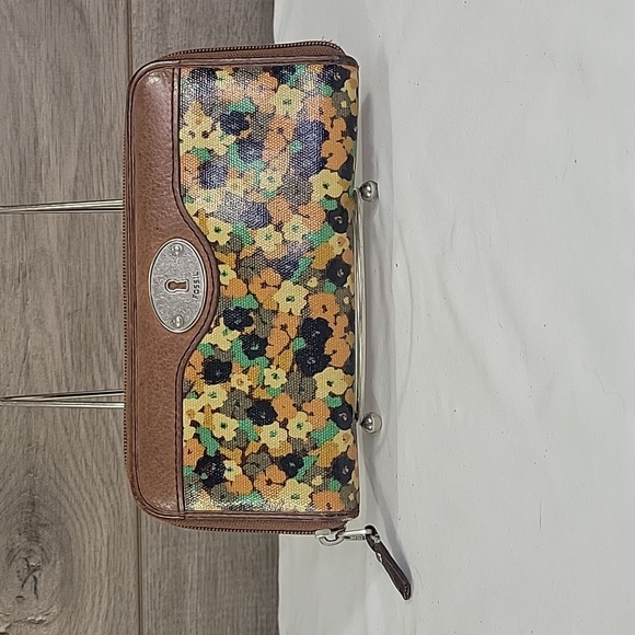 Fossil | Bags | Fossil Key Per Floral Coated Canvas Leather Wallet ...